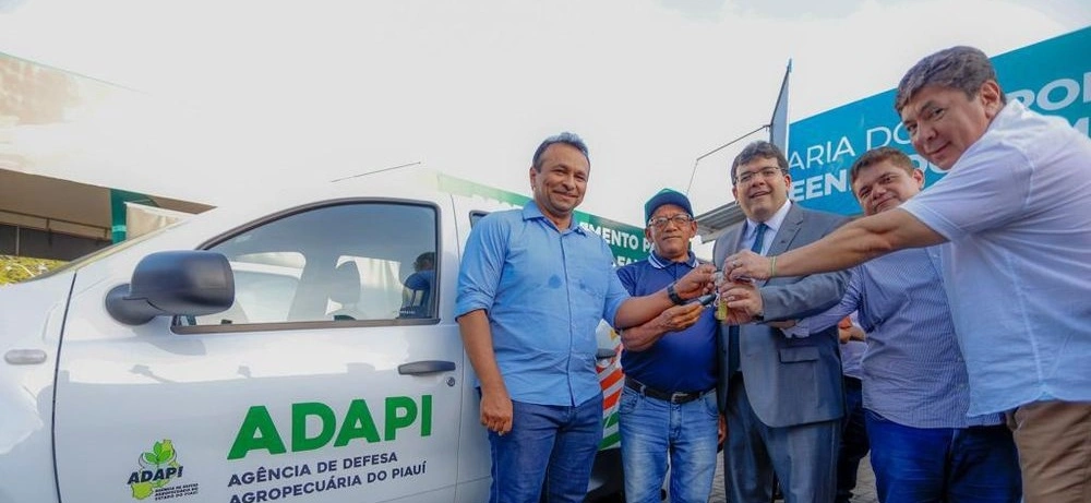 Governador Rafael e Fábio Abreu entregam novos veículos para a Adapi na ...