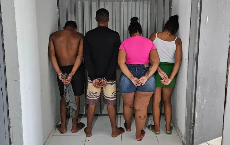 Quadrilha é presa em flagrante por tráfico de drogas na zona Norte de ... Quadrilha é presa em flagrante por tráfico de drogas na zona Norte de ...