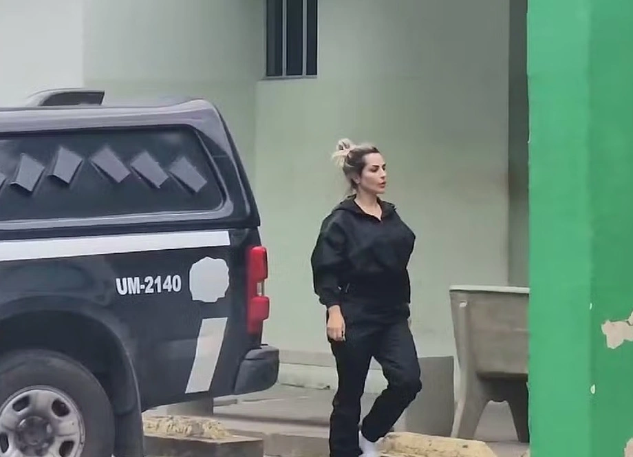 Deolane Bezerra Passa Noite Em Cela Reservada Após Ser Presa Em