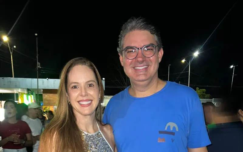 Casal Luciano Nunes e Maria Laura Lopes Nunes em noite de festa ...